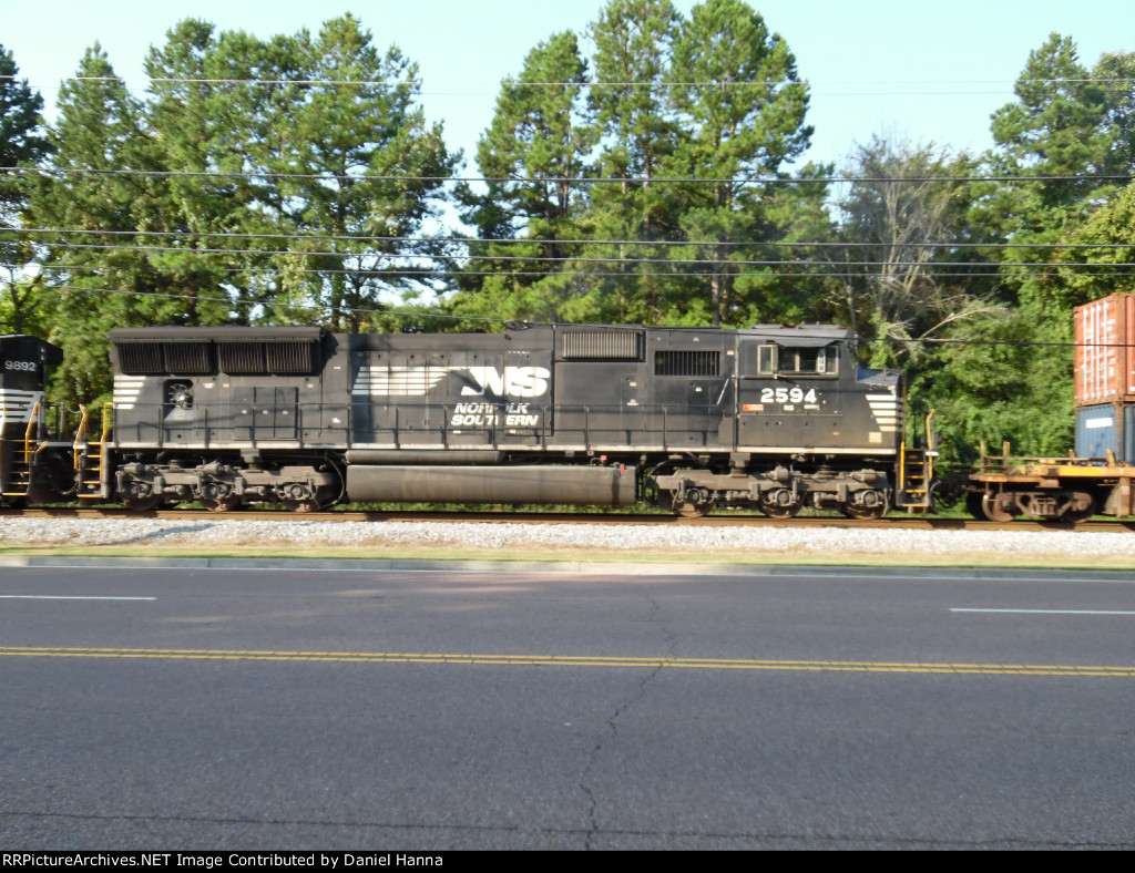 NS 2594 is one of the few "whiteface" units left on NS's roster